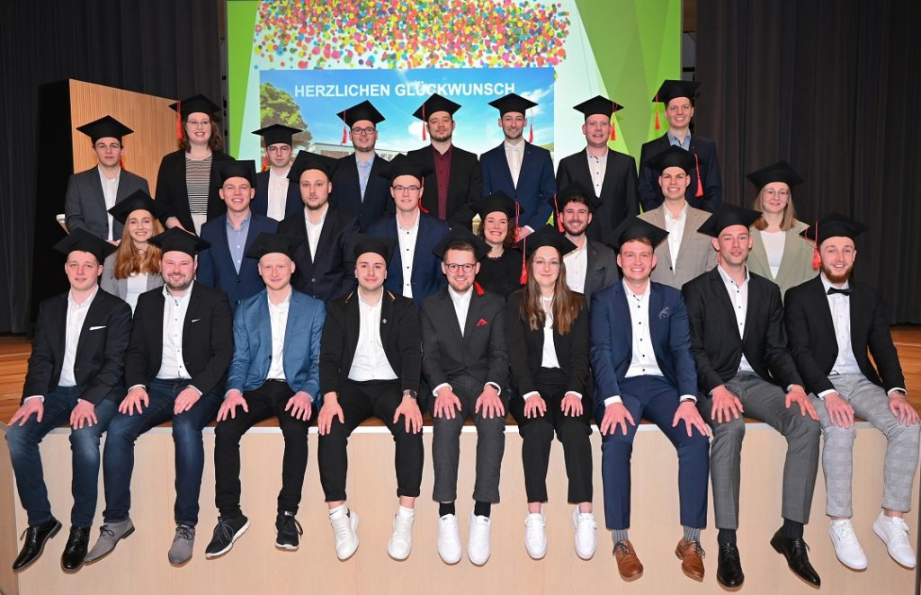 StudiumPlus verabschiedet 28 Absolventen am Campus Frankenberg - StudiumPlus